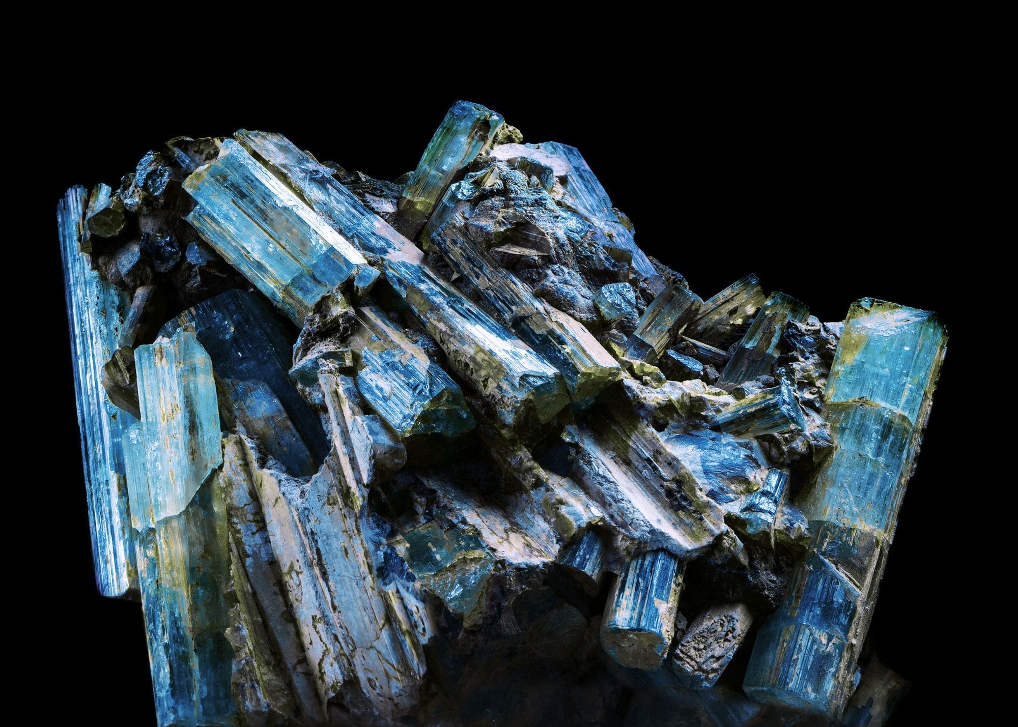 The World of Aquamarine Stone: Unearthing History, Science, and Mystique